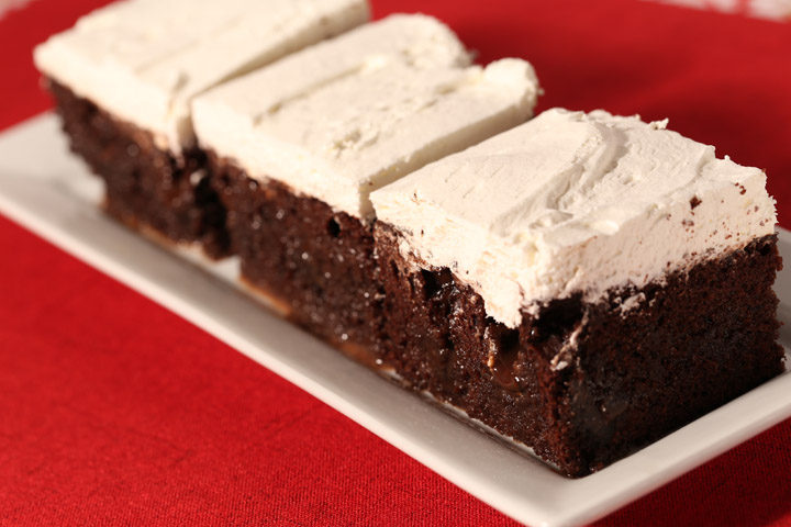 Tasty Tuesday and Hot Fudge Hokey Pokey Cake - Your Favorite Chapter